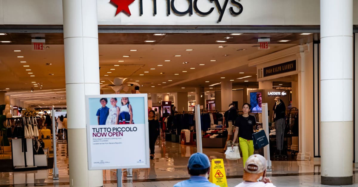 Macy's is selling a $54 4-piece bath towel set for only $12 - TheStreet