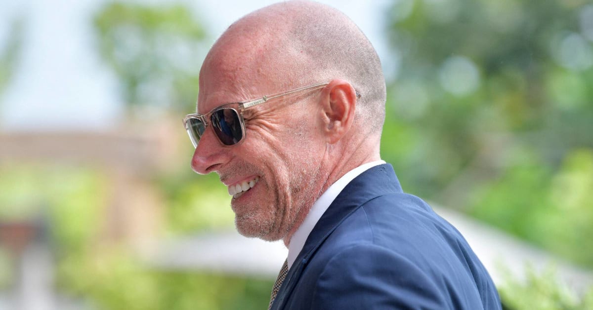 Scott Galloway sends strong message on home buying, housing crisis ...