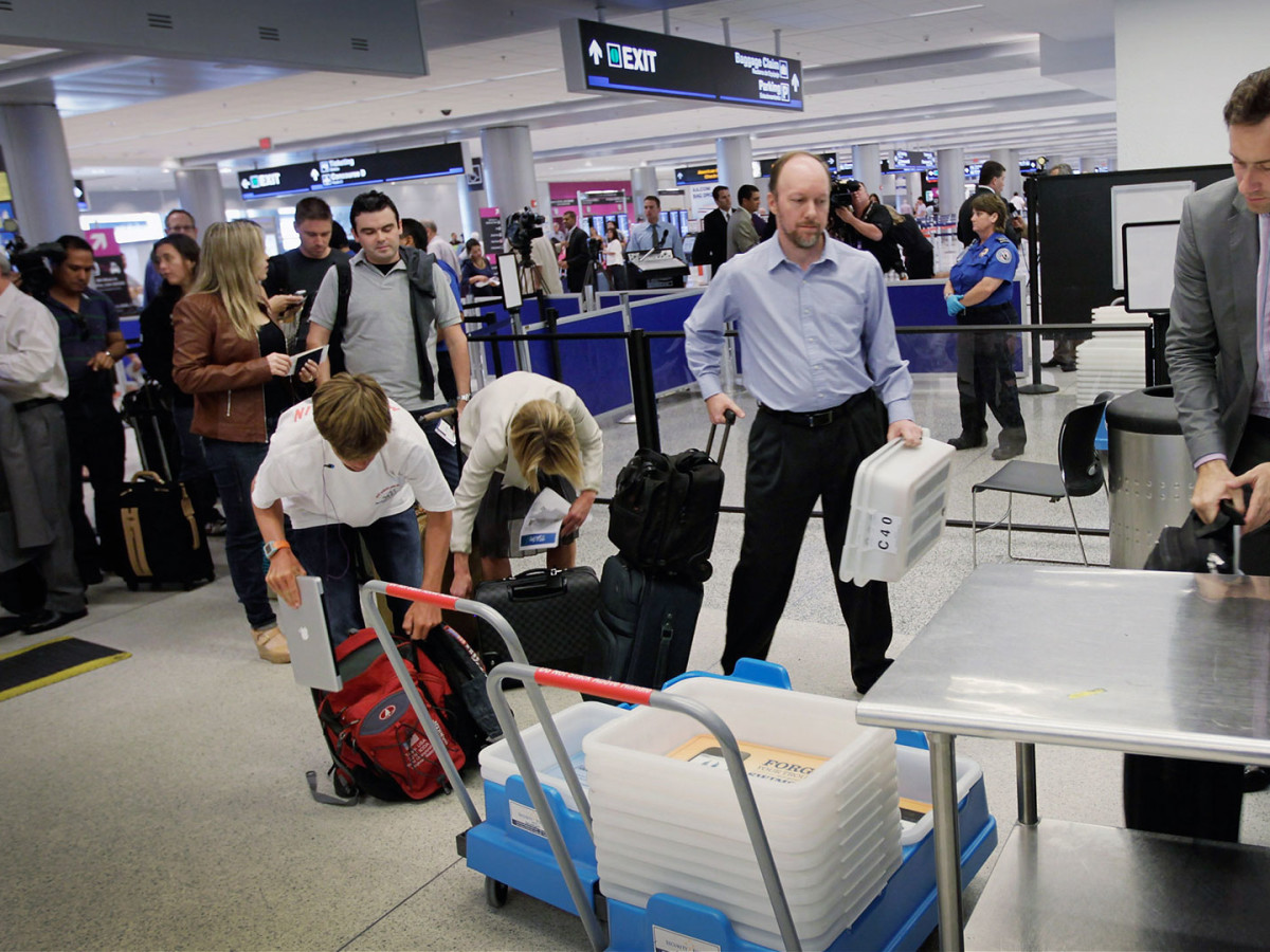 BAWAL NA LUMIPAD? Ang 11 Bagong Airport Rules sa 2026 na Nagiging ...