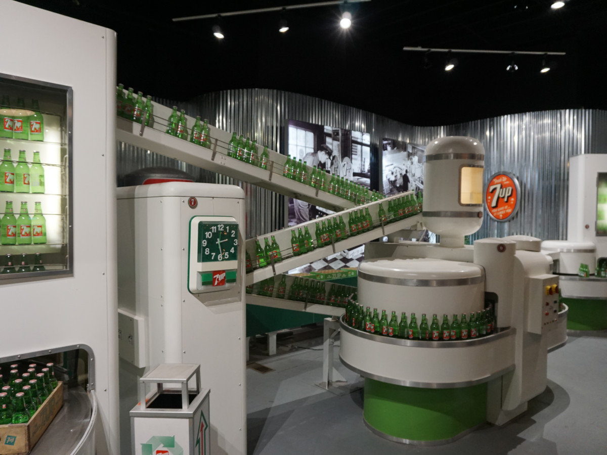 does coca cola make 7 up