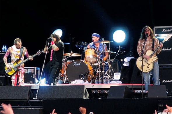 The 10 Greatest Bands of the '90s - TheStreet