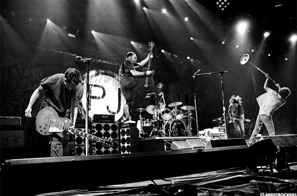 The 10 Greatest Bands of the '90s - TheStreet