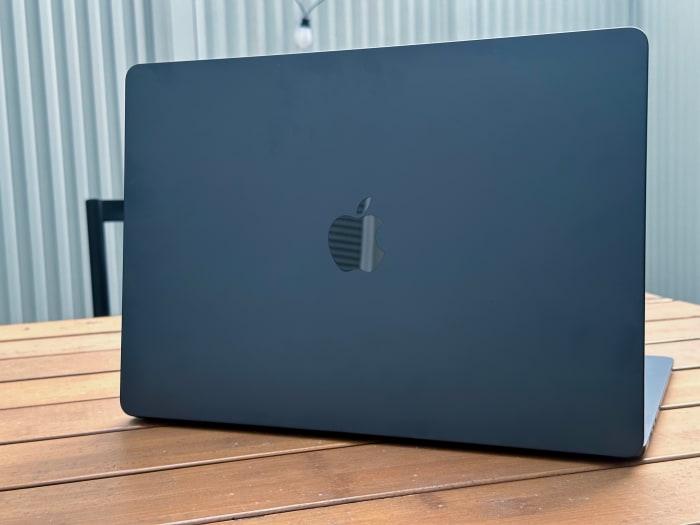 15-inch MacBook Air with M2 Review: Apple’s Biggest Air Impresses ...