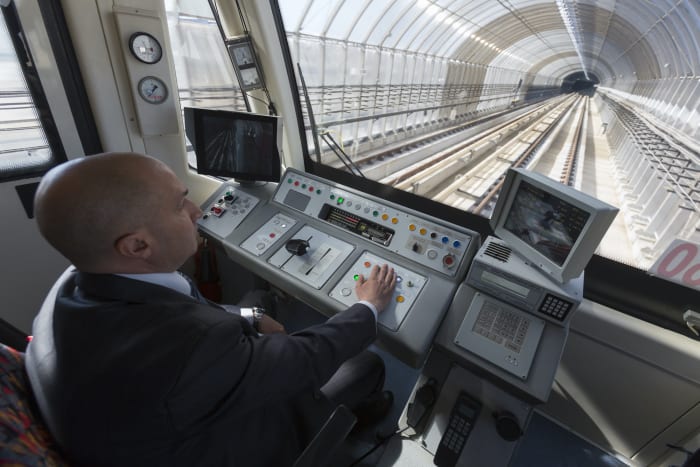 27 Jobs That Pay Over $60,000 a Year With Just an Associate Degree ...