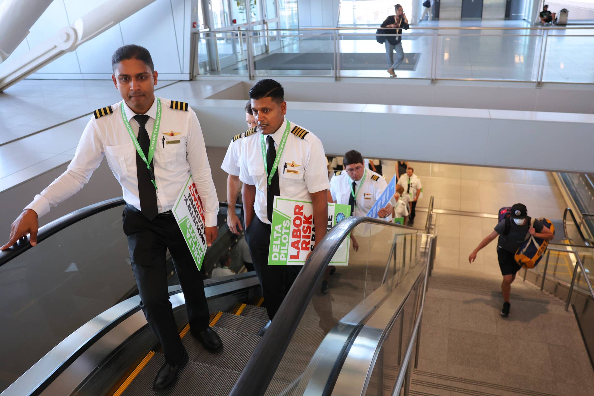 Delta pilot salaries: What the world’s biggest airline pays its ...