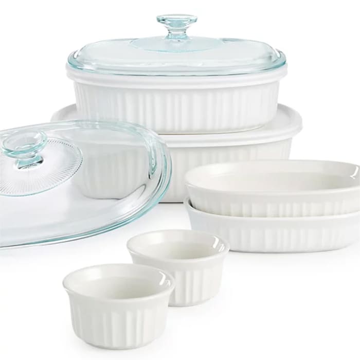 Macy's is selling a $100 10-piece bakeware set for $40 - TheStreet