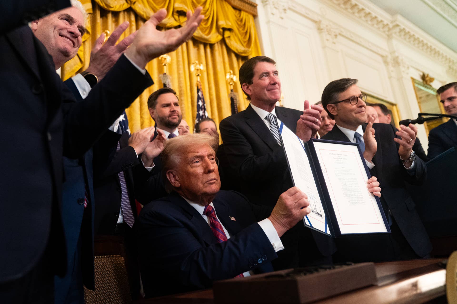 Mysterious traders move millions ahead of Trump’s 9pm State of the ...