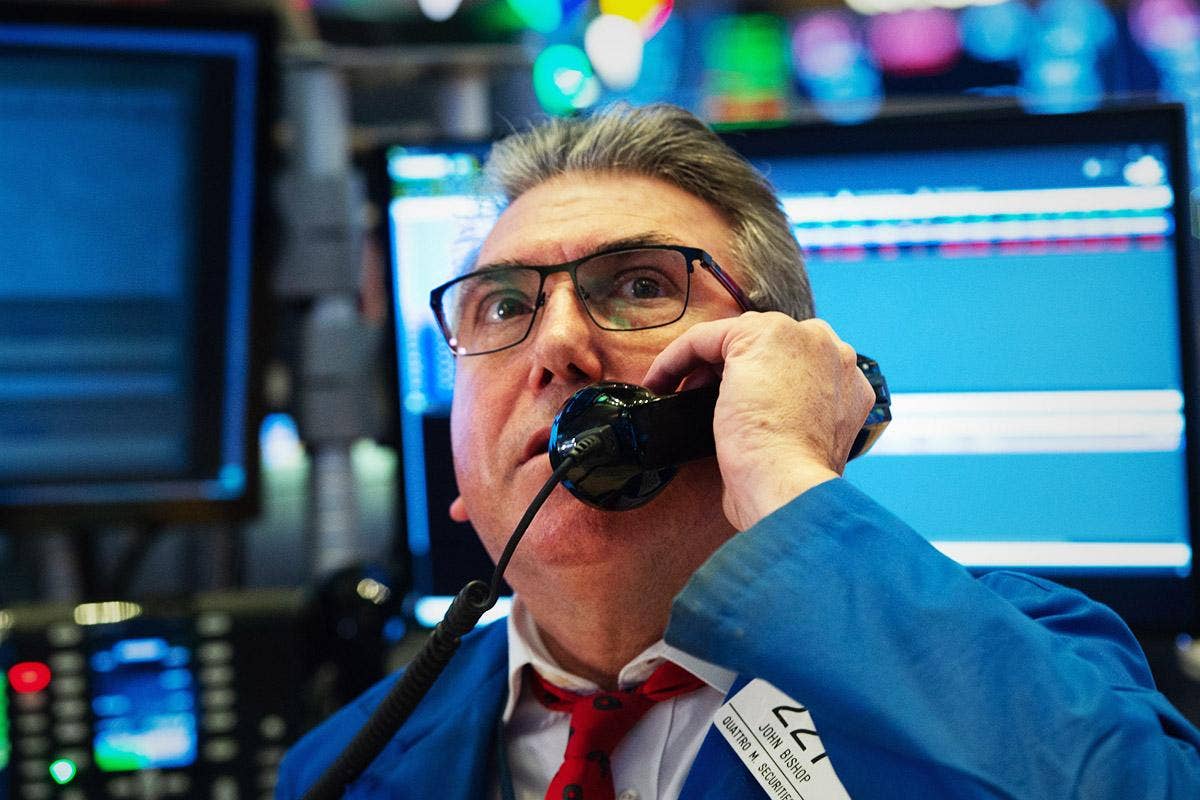 Dow Tumbles on Weaker-Than-Expected Economic Data, Nike Loses Its ...
