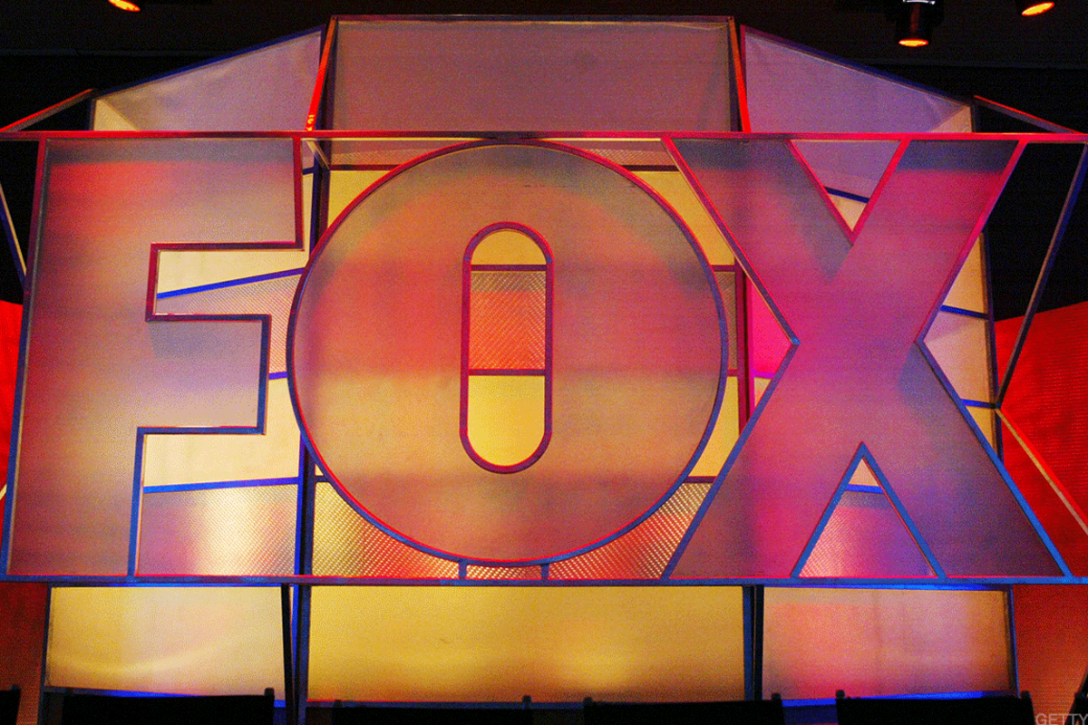 Fox Shares Surge as AT&T-Time Warner Ruling Opens Media Merger ...