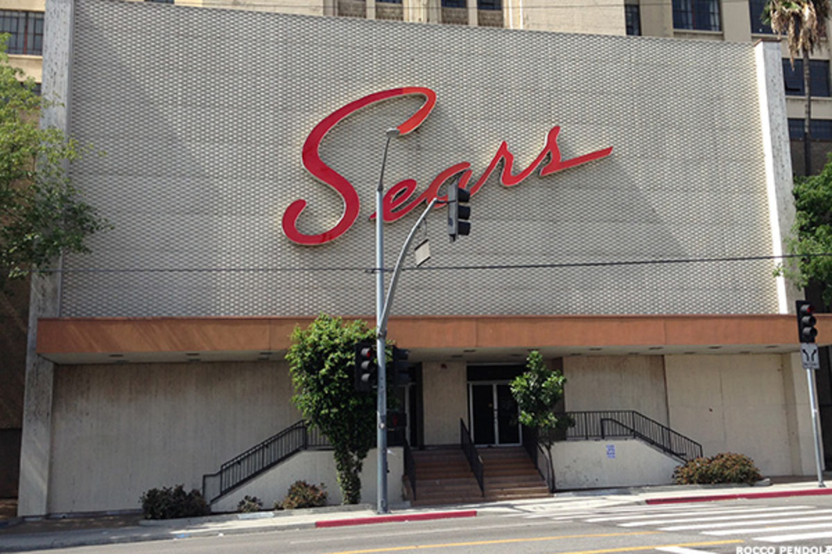 16 Pathetic Pictures From an Iconic L.A. Sears Store That's Now a Dump ...