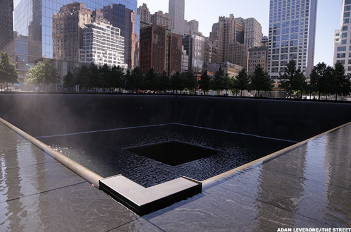 On 9/11, 12 Before and After Photos Depicting the World Trade Center ...