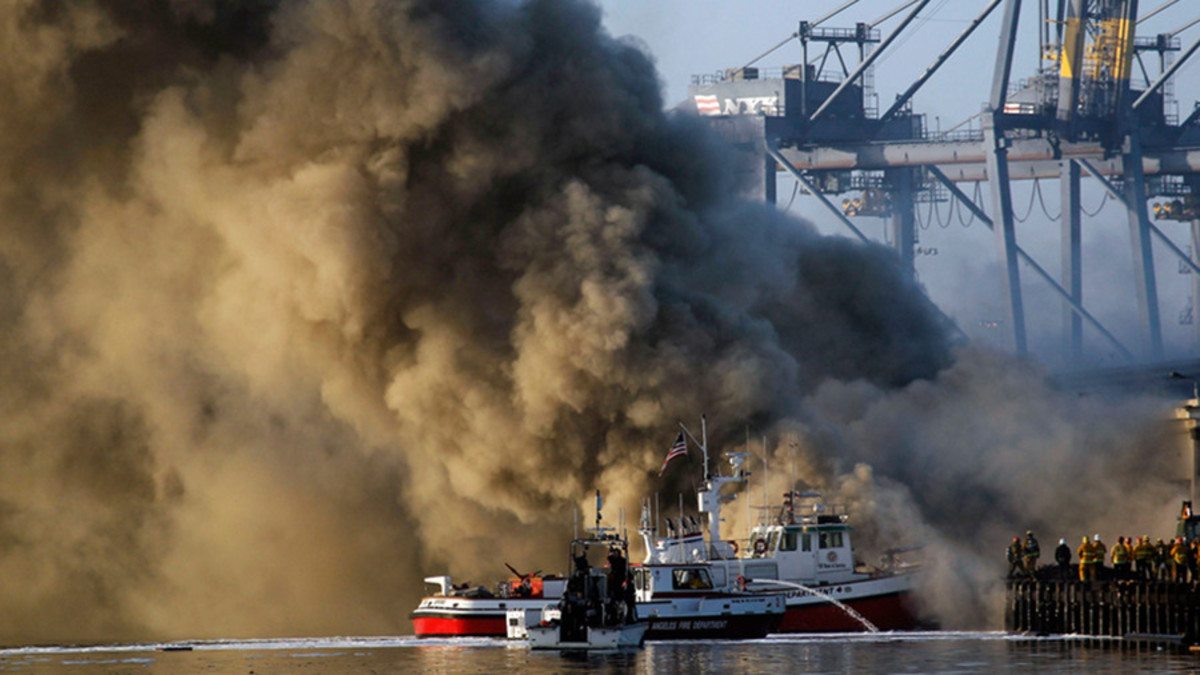 Los Angeles Port Reopens After Welding Accident Ignites Wharf - Video ...
