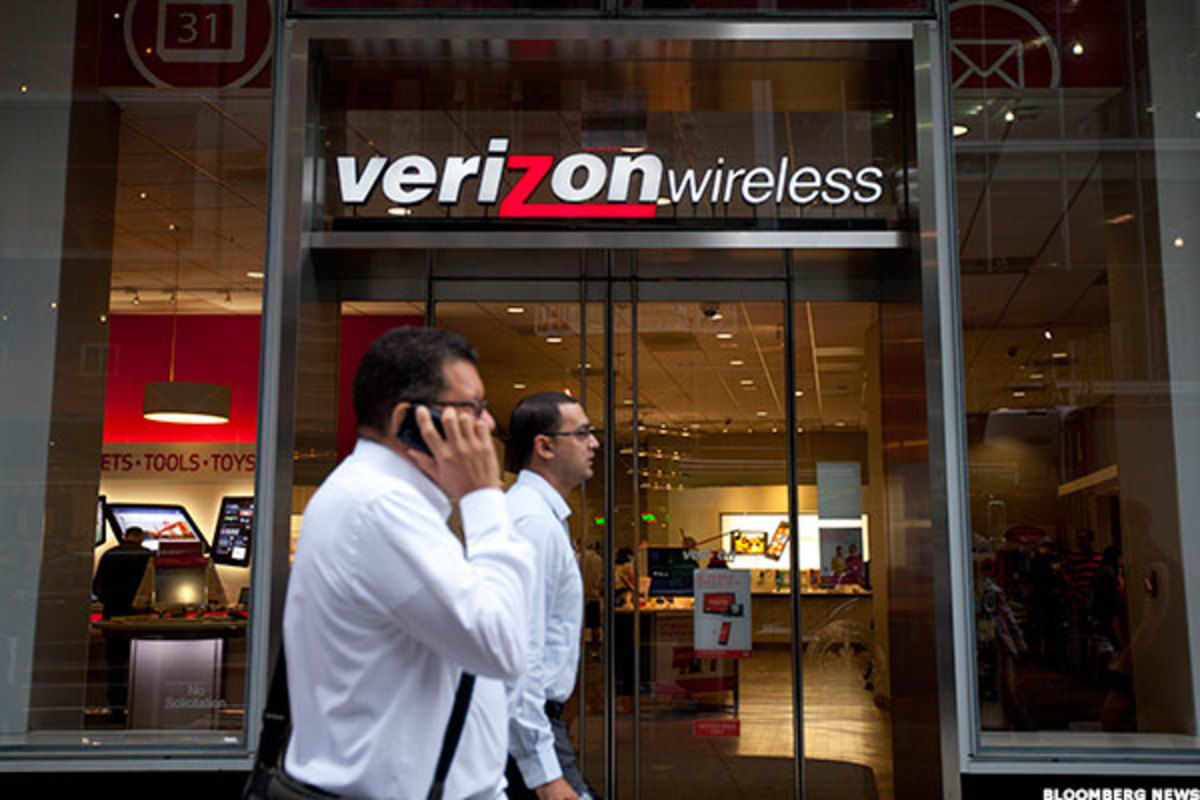 Verizon (VZ) Stock Is Down, Monthly Prices Are Up - TheStreet