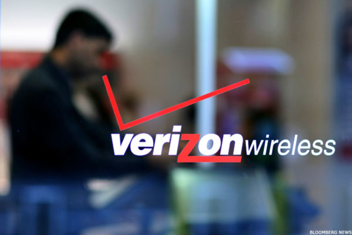Verizon (VZ) Stock Declines, Will Bid for Yahoo! Core Business - TheStreet