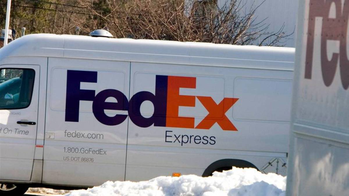 FedEx Projects Record Shipping Volume This Season, Up 12.4% - Video ...