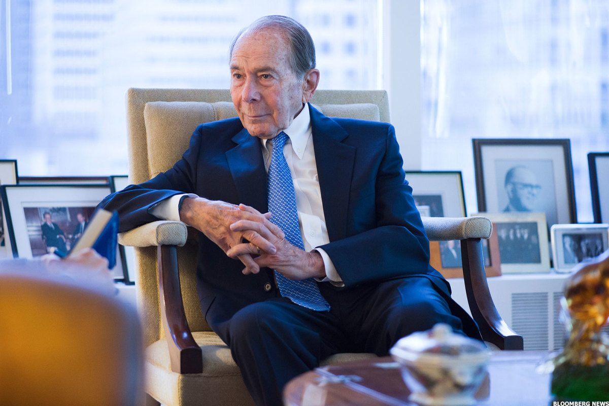 Former AIG CEO Greenberg Can Pursue Defamation Suit Against Spitzer ...
