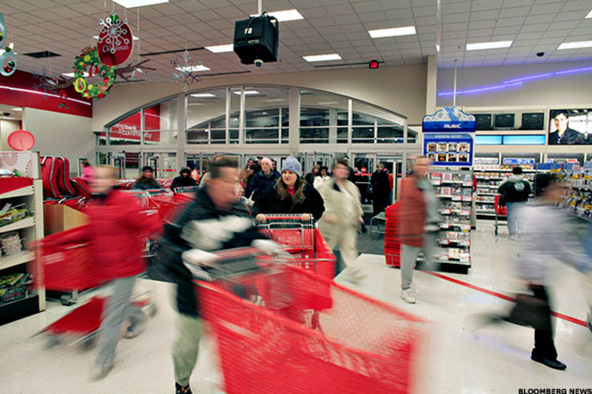 Why People Shop on Thanksgiving Day - TheStreet