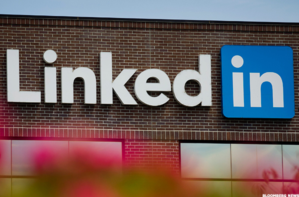 LinkedIn (LNKD) Stock is the ‘Chart of the Day’ - TheStreet