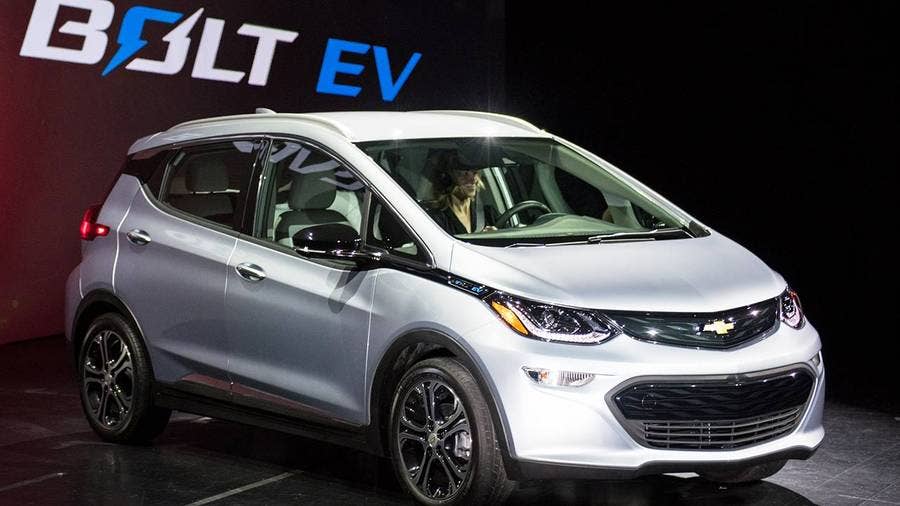 GM Unveils New Cruze Hatchback, Disccusses Bolt EV at Car Show - Video ...