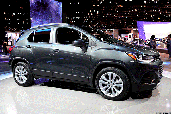 GM's Refurbished Chevy Trax Subcompact Motors Into a Crowded Field ...
