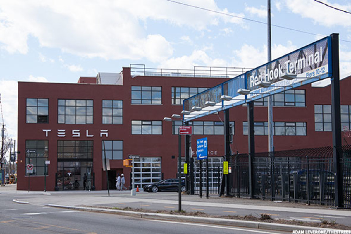 Photos: Here's What Tesla's (TSLA) Amazing New Showroom In New York ...