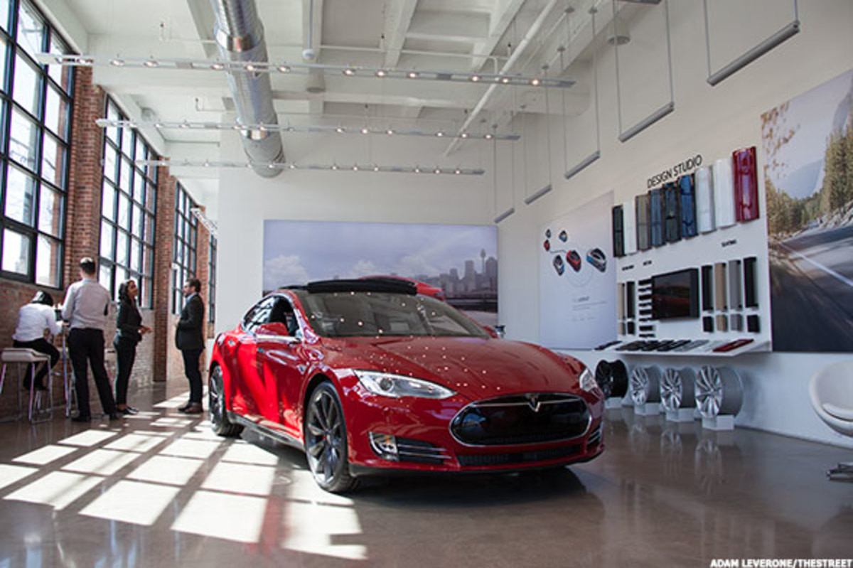 Photos: Here's What Tesla's (TSLA) Amazing New Showroom In New York ...