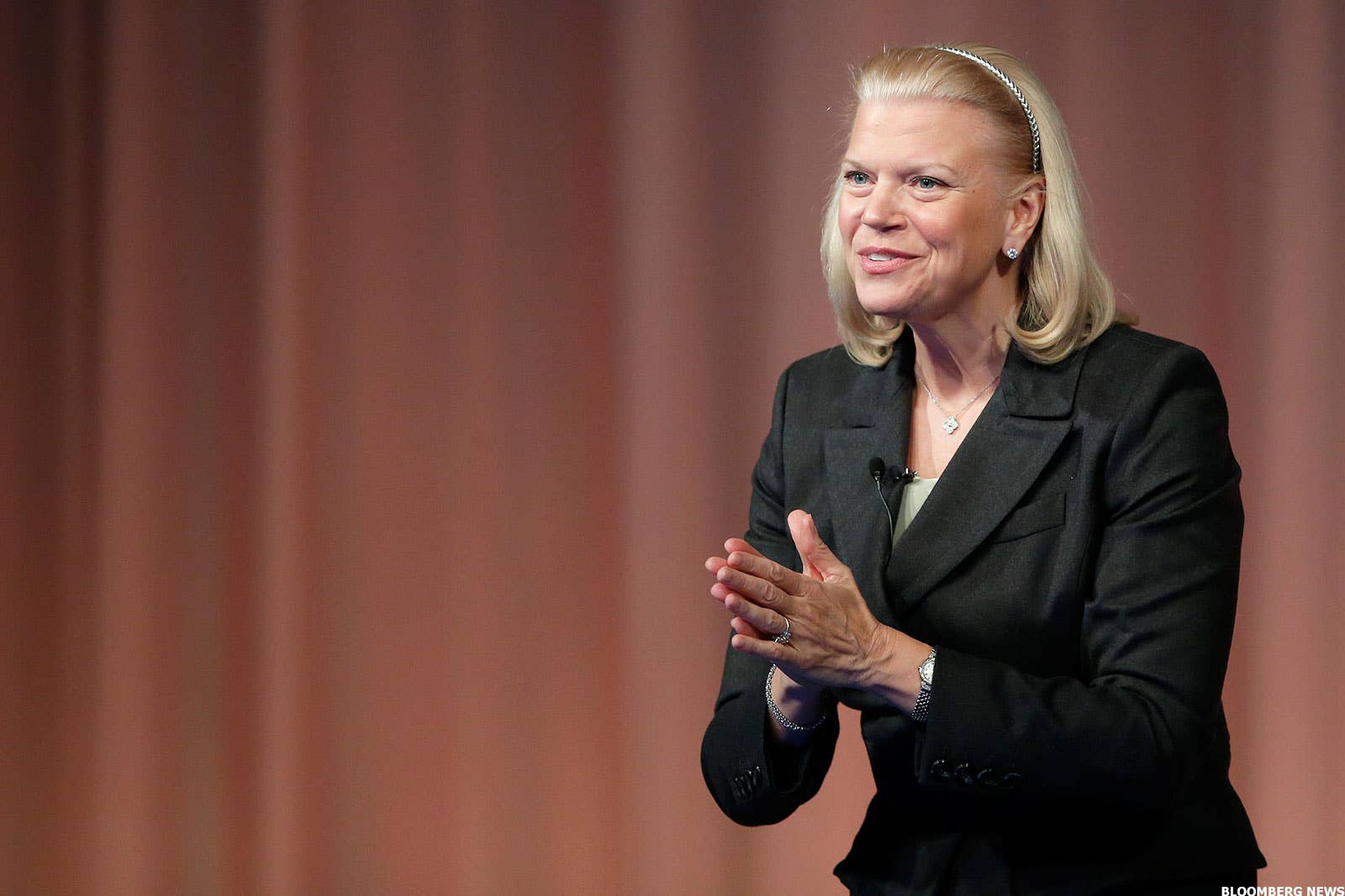 IBM (IBM) Bucks the Tech Decline -- Strategy Before a Breakout - TheStreet