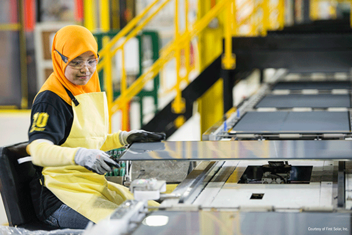 First Solar Tops Estimates as U.S. Sales Boost Revenue - TheStreet