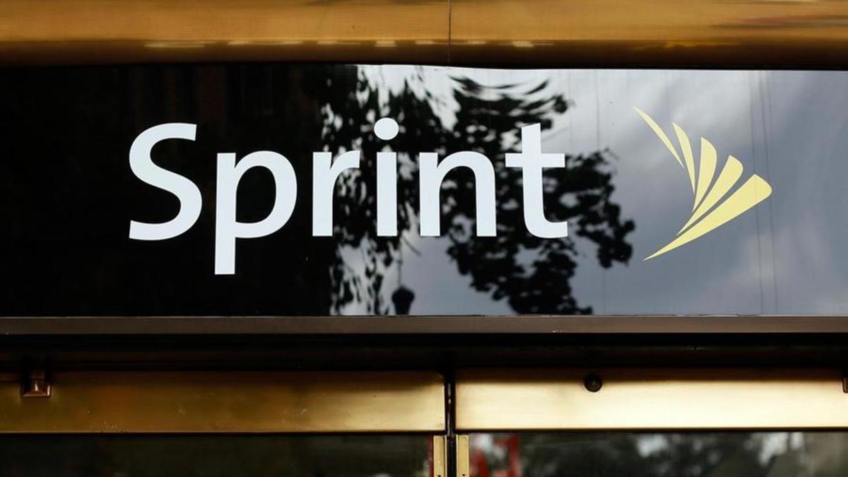 Sprint posts narrower Q3 Loss, Upbeat on T-Mobile Merger - TheStreet