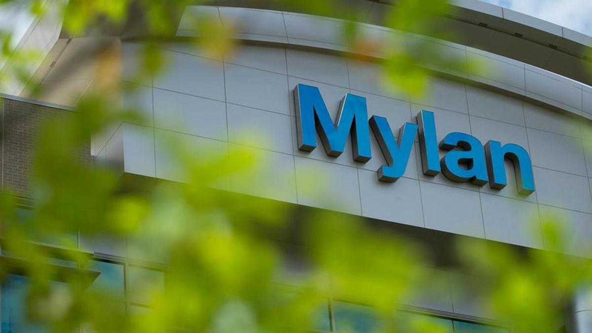 Mylan Shares Rise as FDA Approves Generic Eliquis - TheStreet