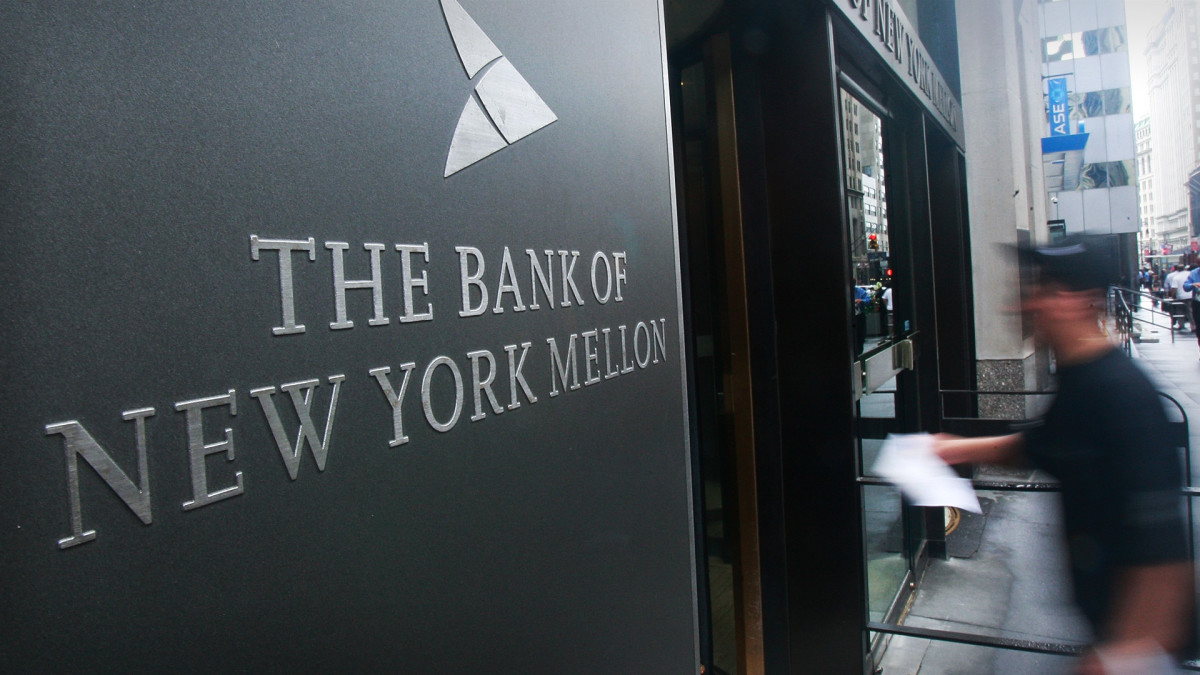 Bank of New York Lower After Profit Drop Due to Low Rates - TheStreet