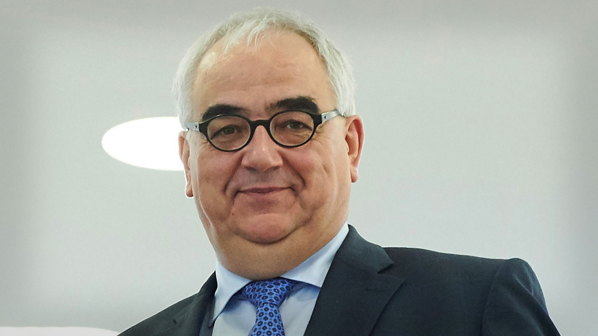 Johnson & Johnson's Top Scientist, Stoffels, to Retire at Year-End ...