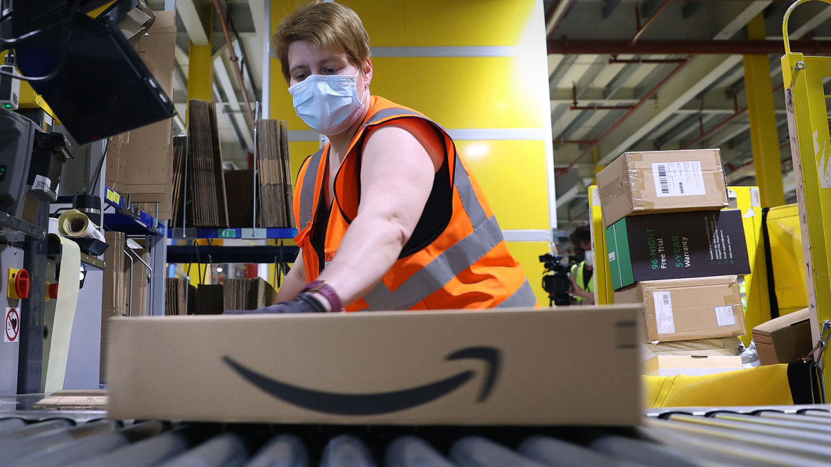 Amazon Sends Chilly Signs About the Economy - TheStreet