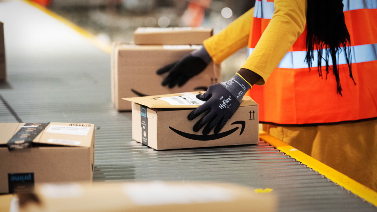Amazon Outlines Plan to Resolve Supply Chain Issues for Holidays ...