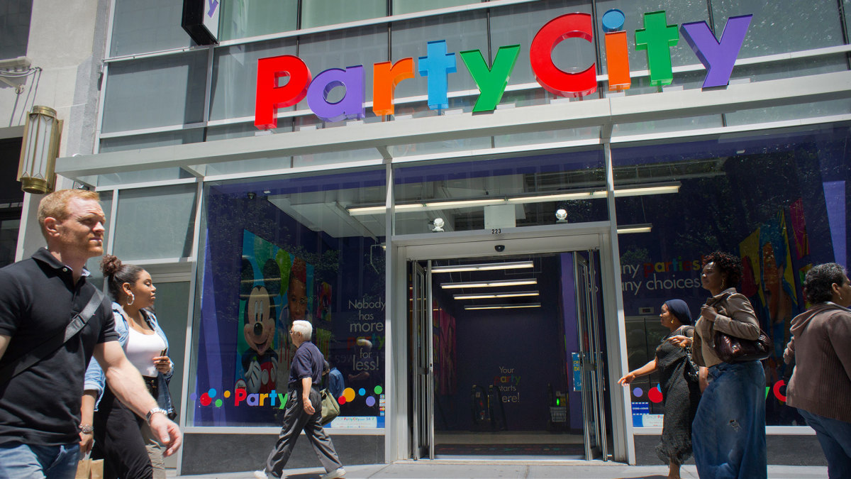 Iconic bankrupt retailer headed for a brick-and-mortar comeback - TheStreet