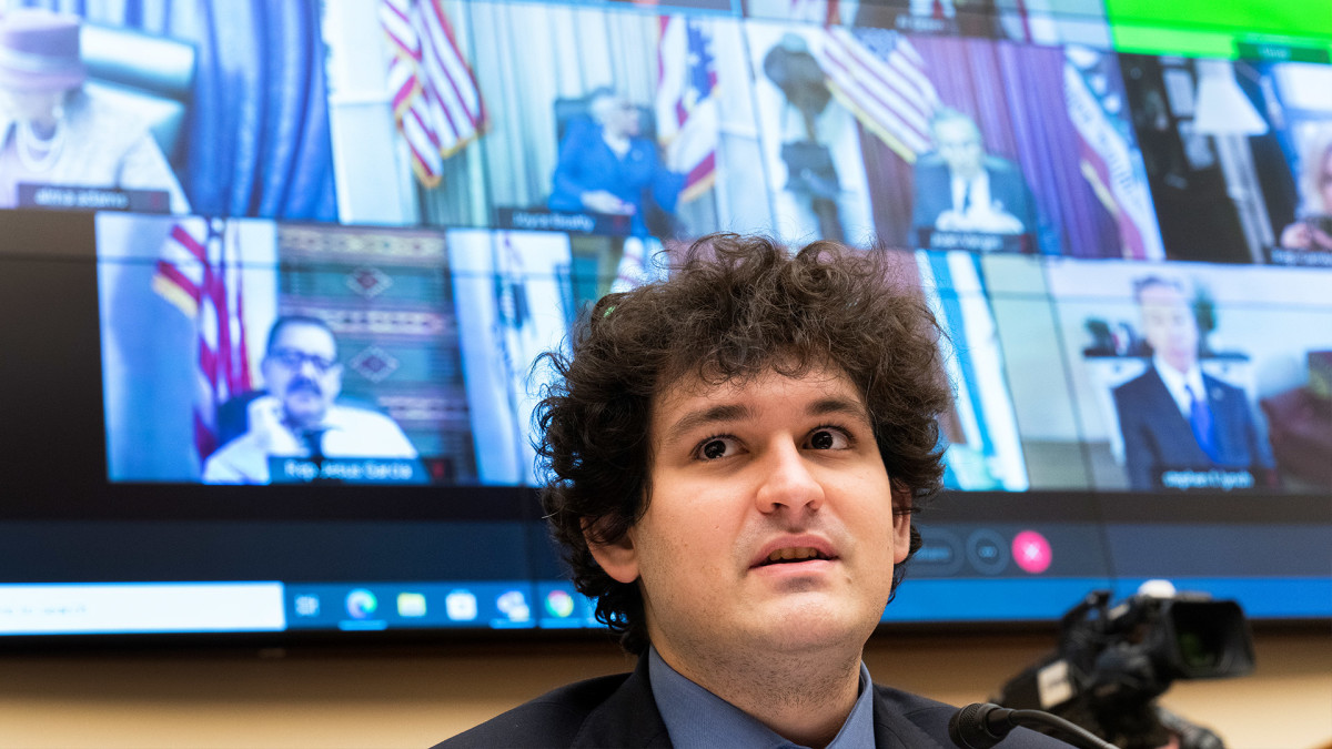 Fallen FTX Founder Bankman-Fried Gives Regulators the Middle Finger ...