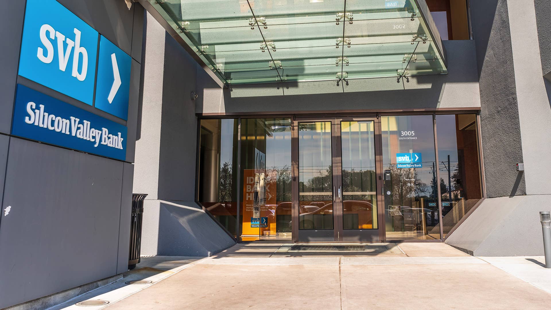 Stablecoin USDC Loses Dollar Peg with $3.3 Billion Locked in SVB ...