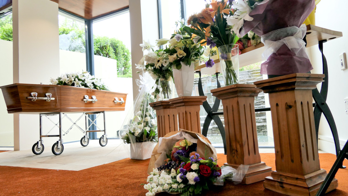 27 Jobs That Pay Over $60,000 a Year With Just an Associate Degree ...