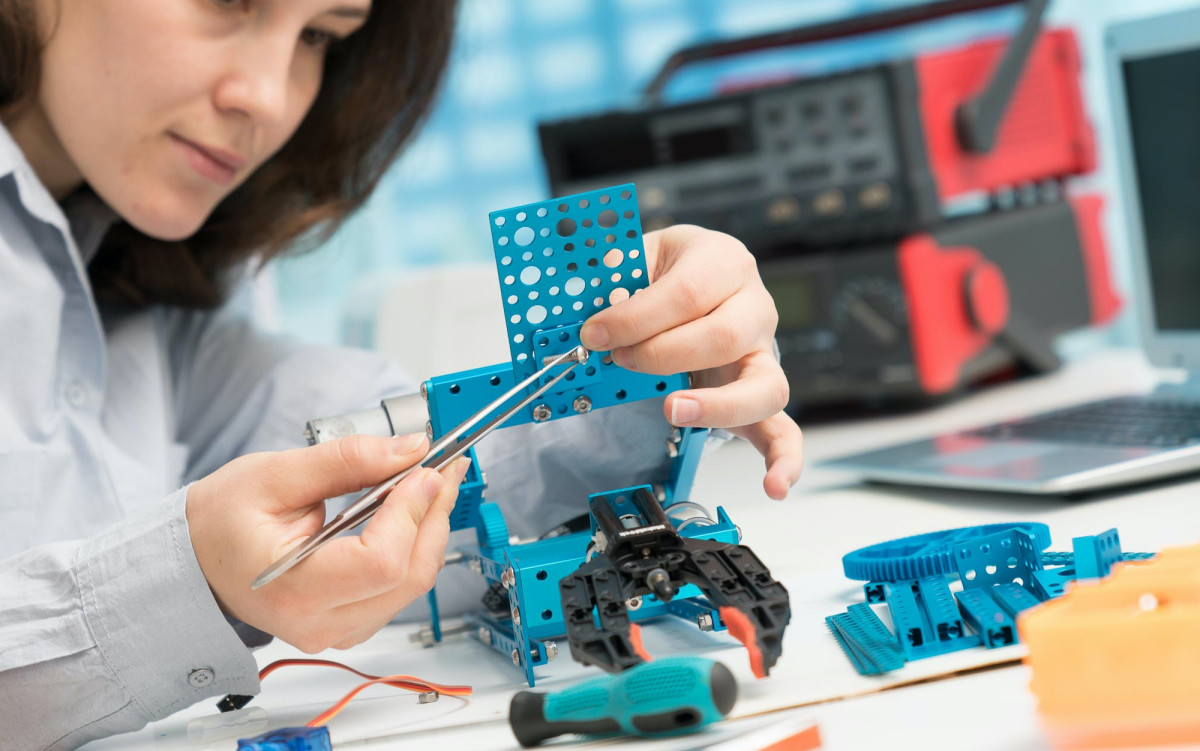 27 Jobs That Pay Over $60,000 a Year With Just an Associate Degree ...