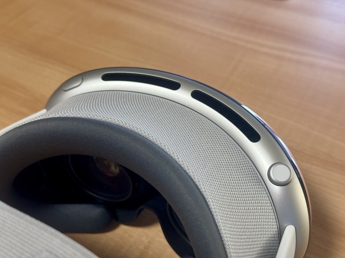 Apple Vision Pro Review: the future, today - TheStreet