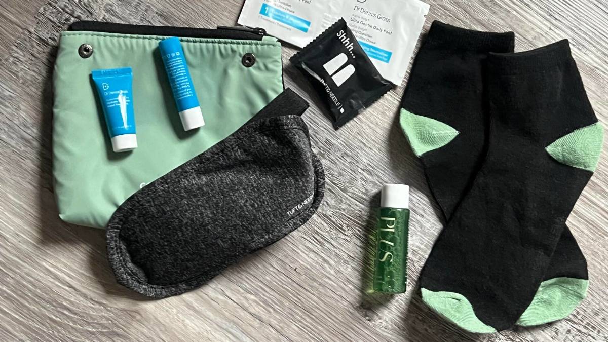 We had a chance to review the amenity kits JetBlue travelers get in ...