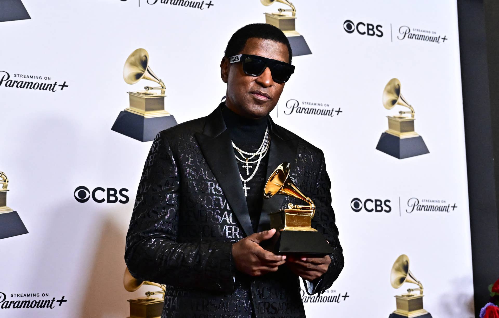 Superstar R&B singer sets residency at casino off Las Vegas Strip ...