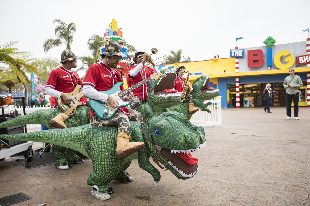 A top Disney World rival is planning to implement 'surge pricing ...