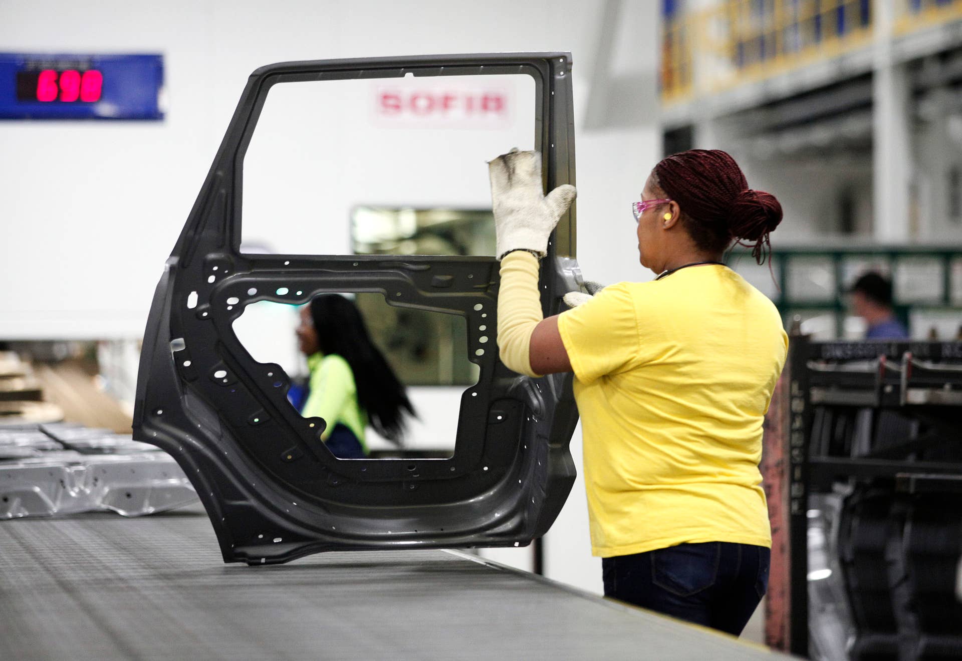 UAW members authorize strike at a key Michigan Stellantis stamping ...