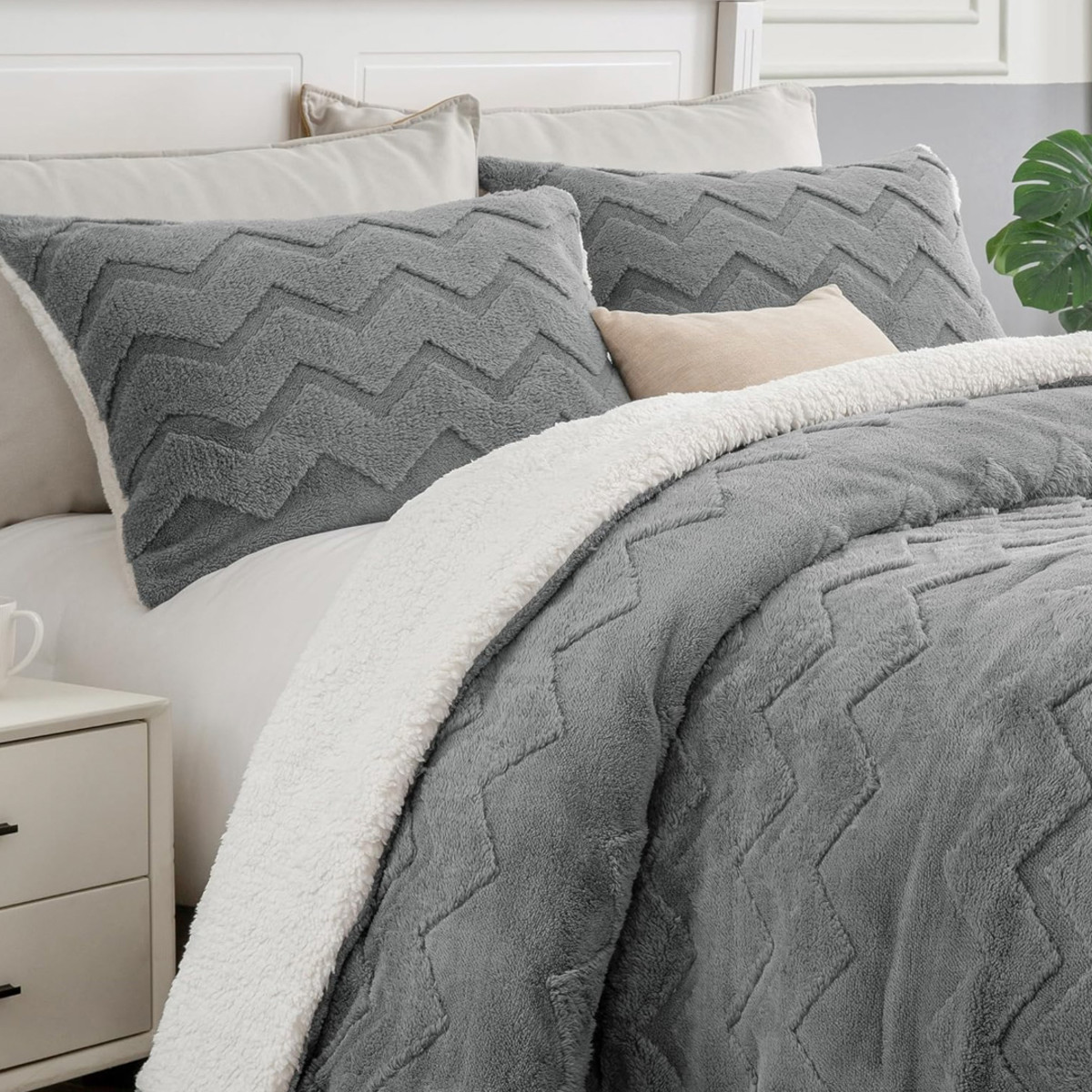 Amazon is selling a $90 fleece comforter set for only $48 - TheStreet