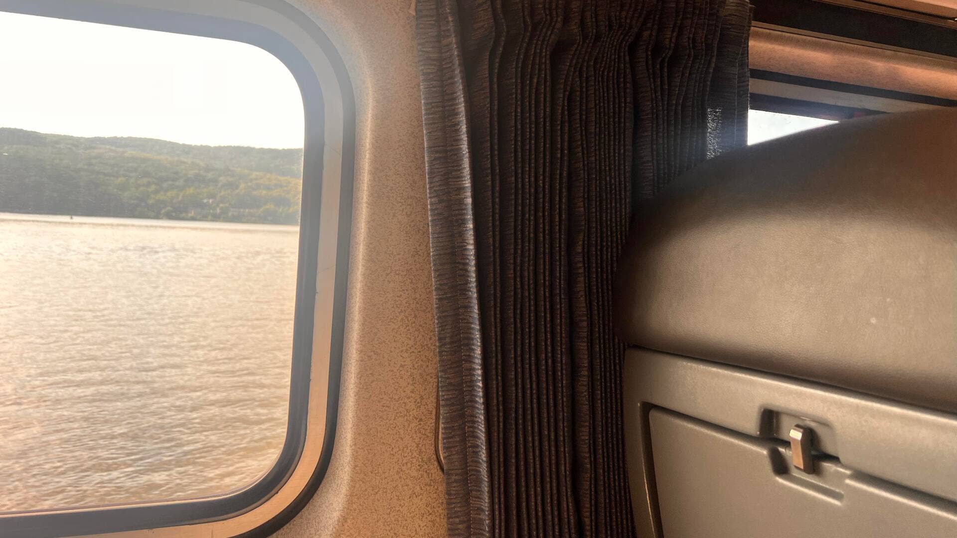 This is what it's like to take a 19-hour train from New York to Chicago ...