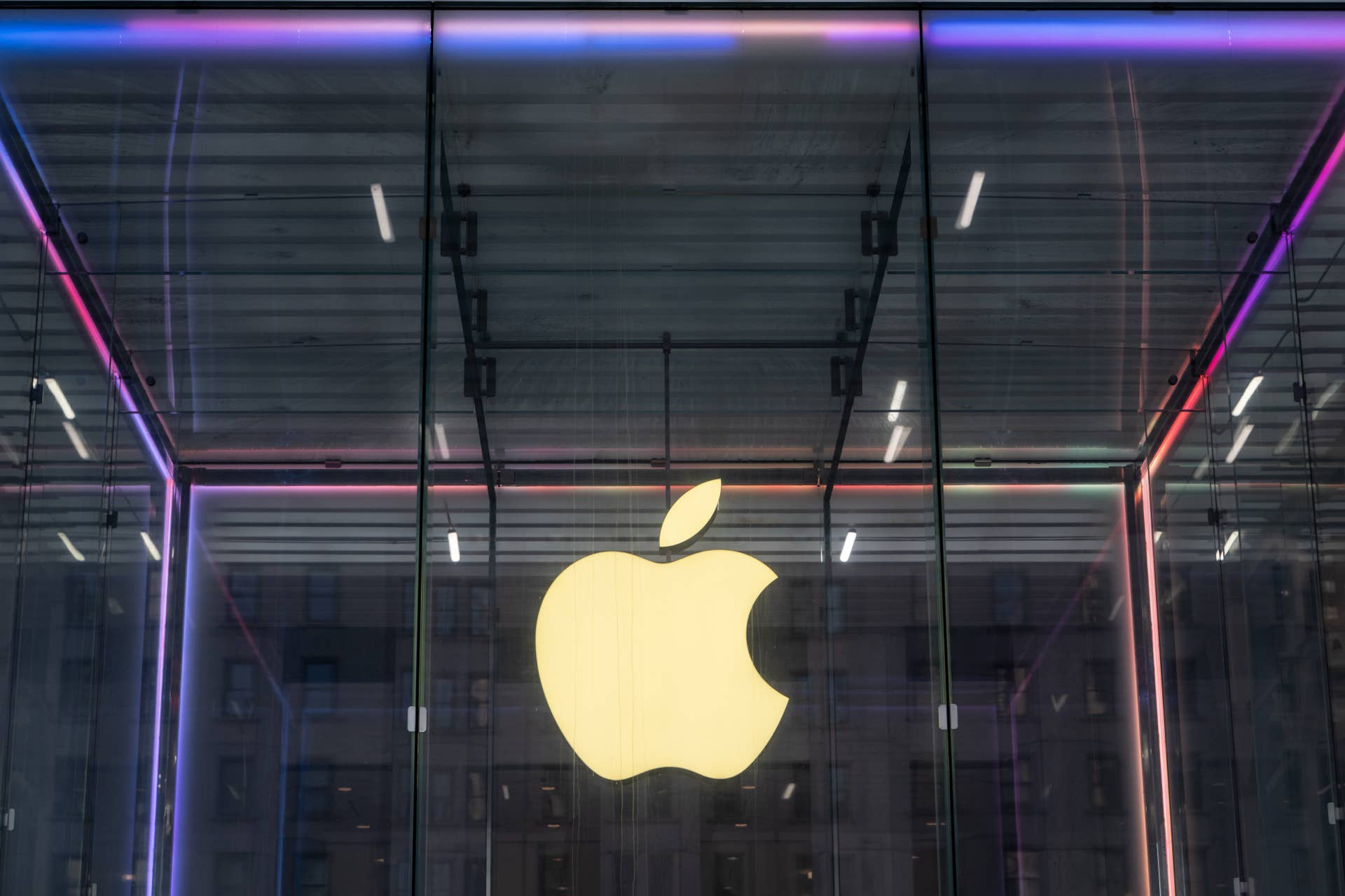 Apple's latest security update directly hits crypto users - TheStreet ...