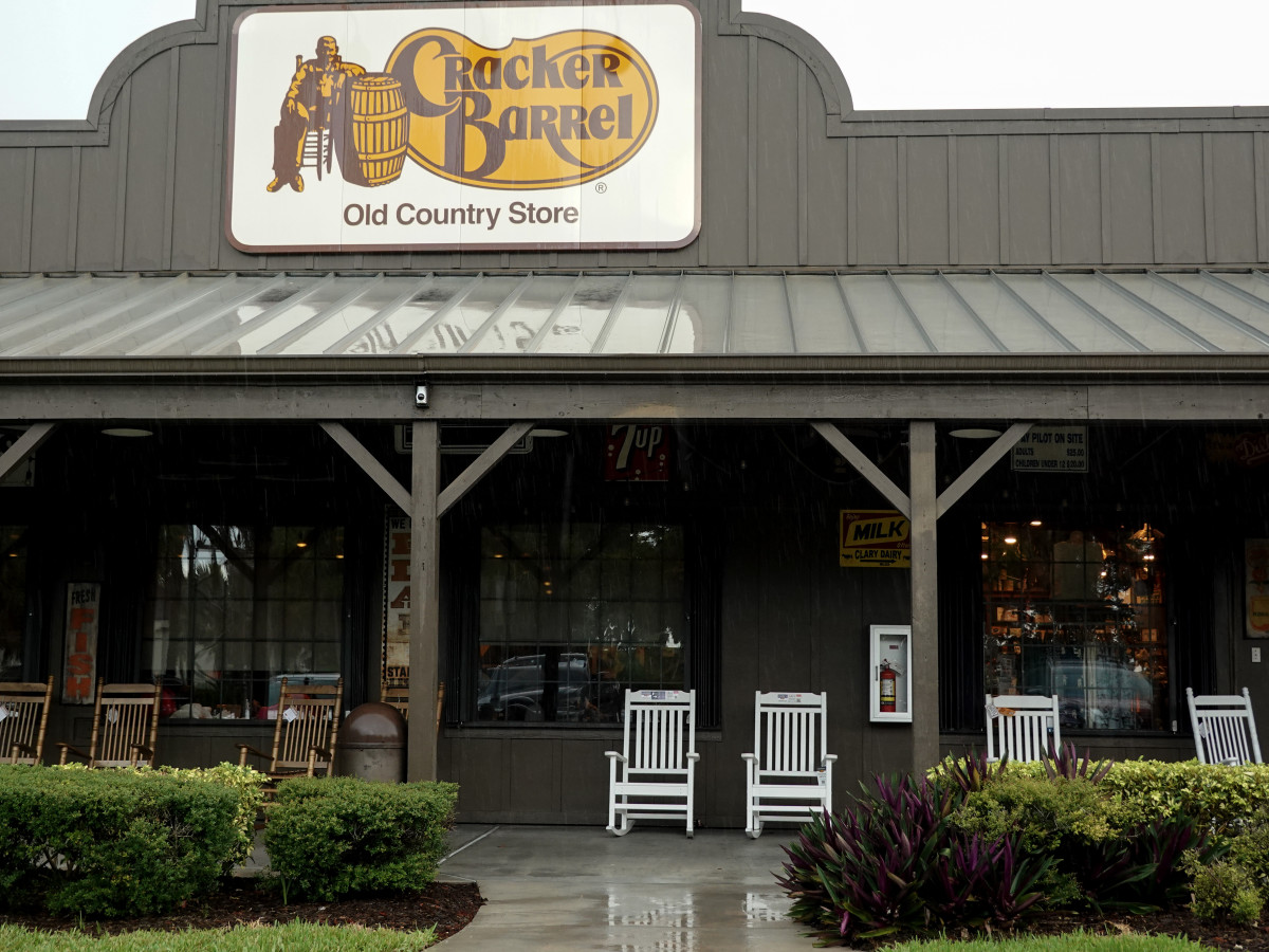 90-year-old burger chain goes retro with Bitcoin, slams Cracker Barrel ...