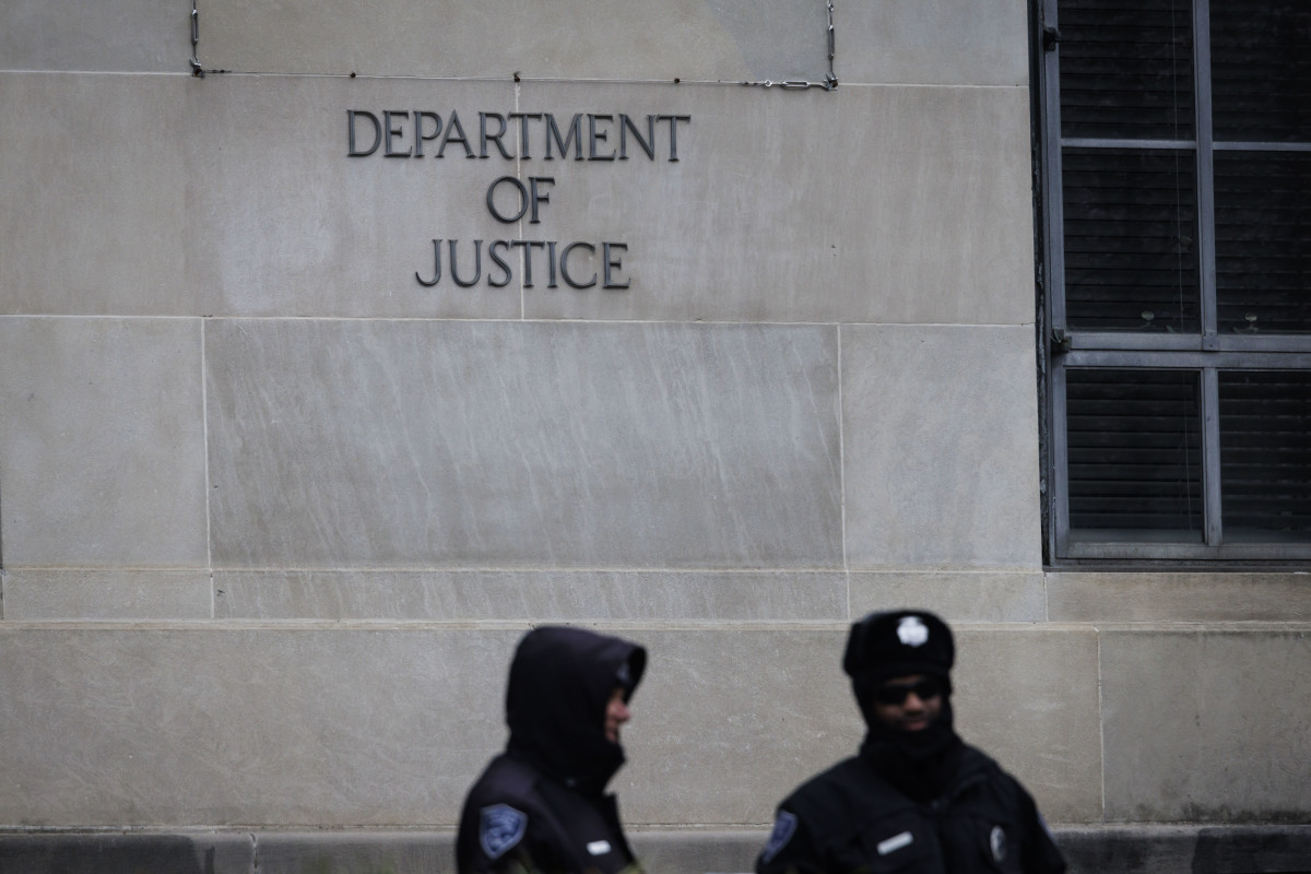 CEO who bought Ferrari, Versace, luxury homes pleads guilty to $200M ...