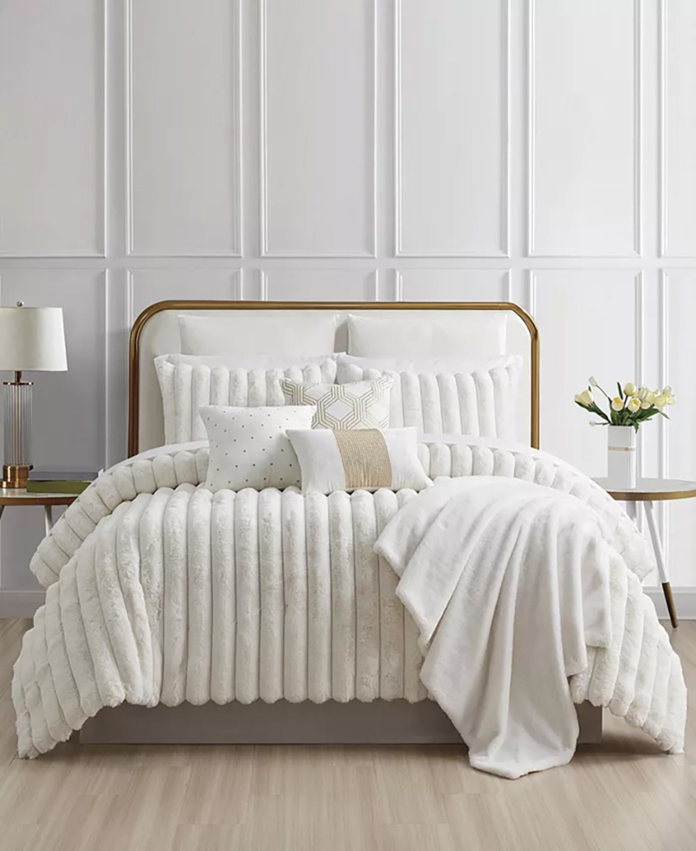 Macy's is selling a $360 14-piece comforter set for $144 - TheStreet